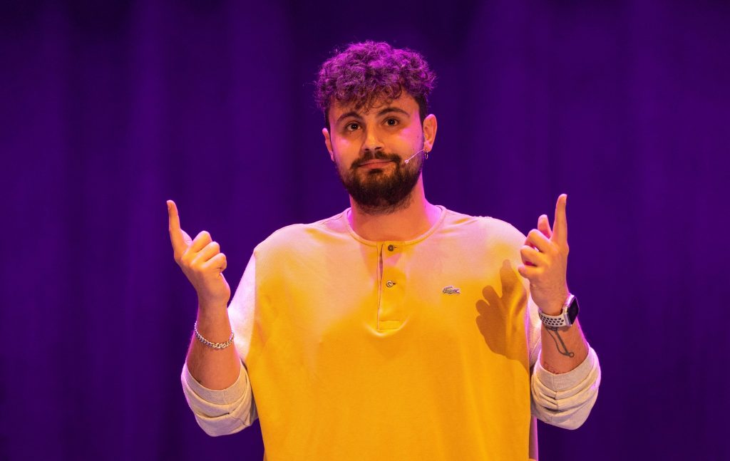 Juan Amodeo: «El humor nos ayuda a aterrizar mejor ante los problemas» – Periodismo ULL