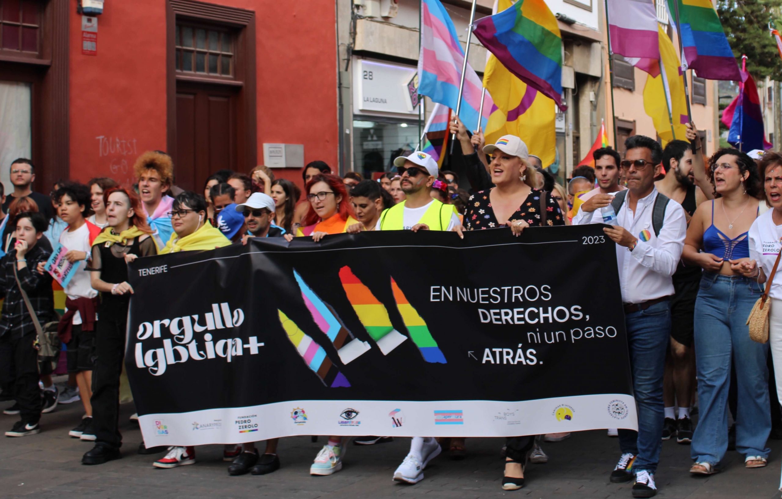 Dos mil personas, en la manifestación del Orgullo LGTBIQA+ en La Laguna ...